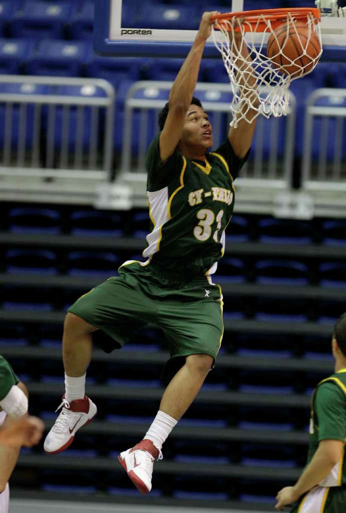 Cy Falls boys edge Cy Lakes in 17-5A hoops action