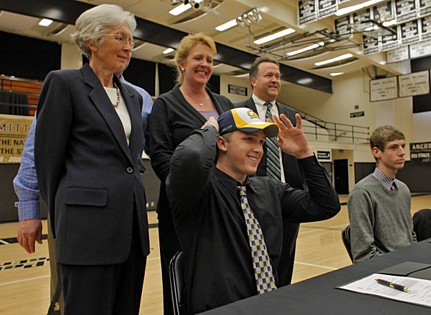 Tedford turns recruiting into a family affair