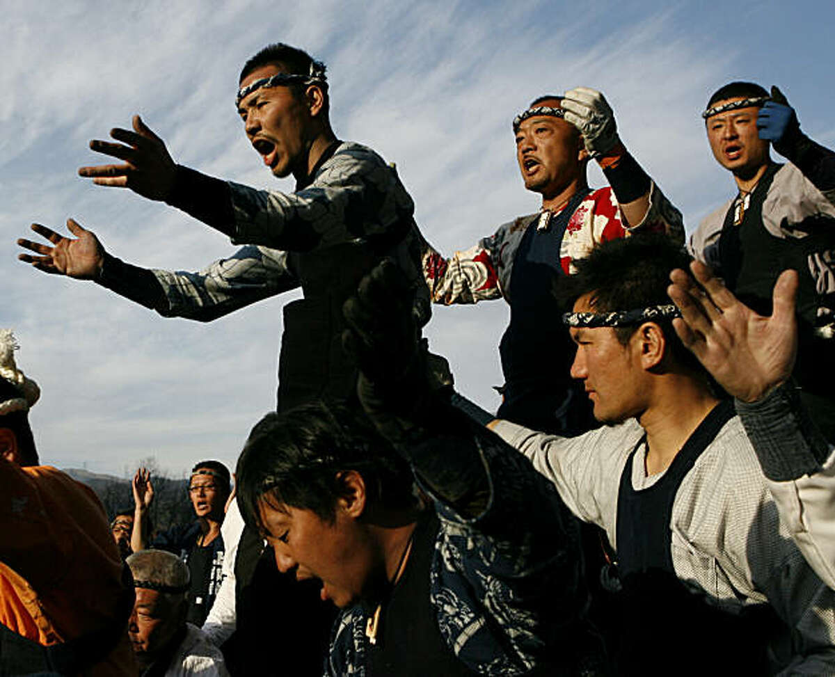 Wild log ride at Japan's Onbashira Festival