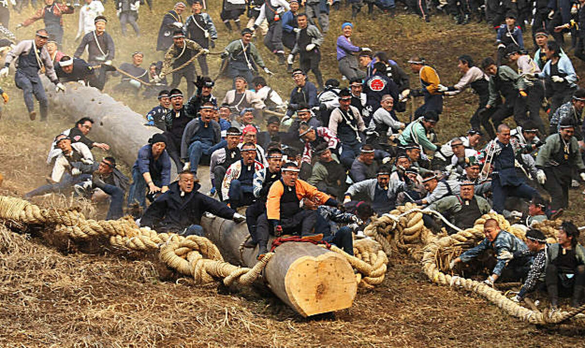 Wild log ride at Japan's Onbashira Festival