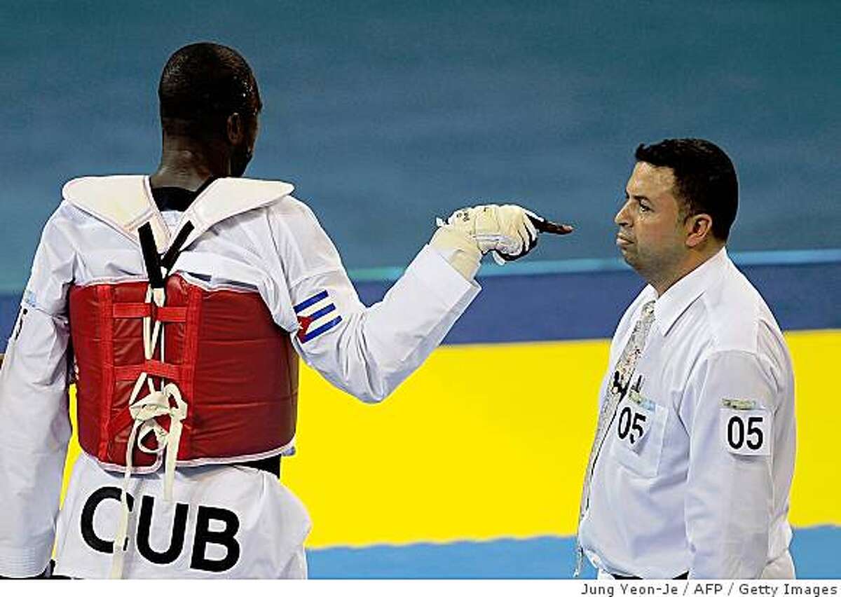 Notebook: Disqualified Cuban attacks tae kwon do ref