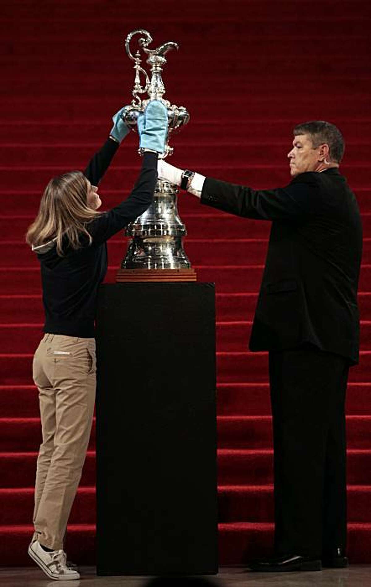 San Francisco welcomes America's Cup trophy