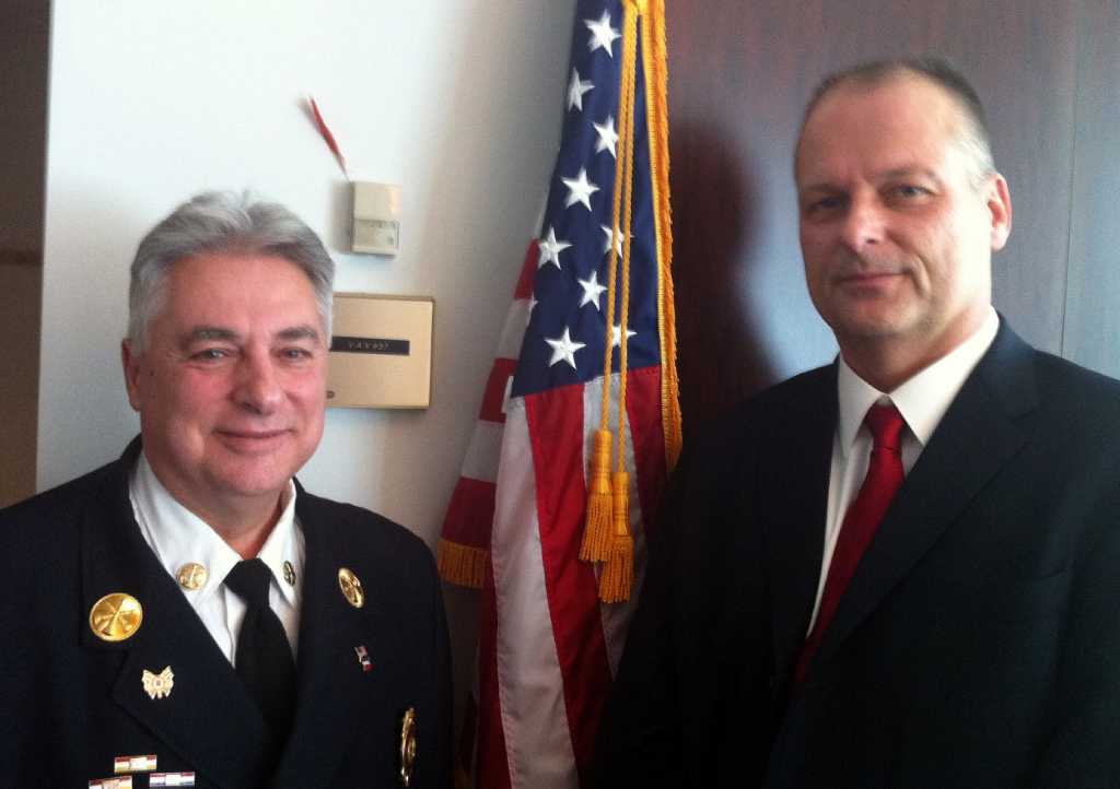 Mayor names new fire chief, public safety director