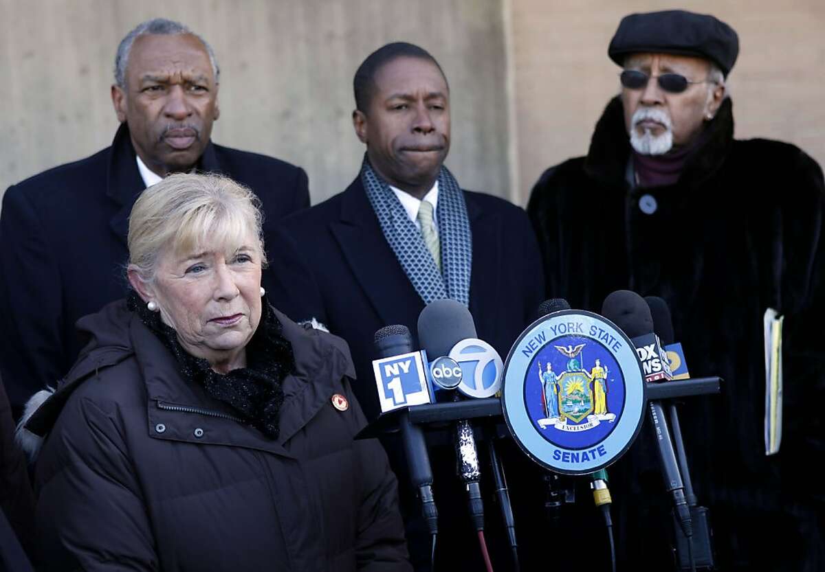 Perry pushes prayer, not legislation, to fight violence