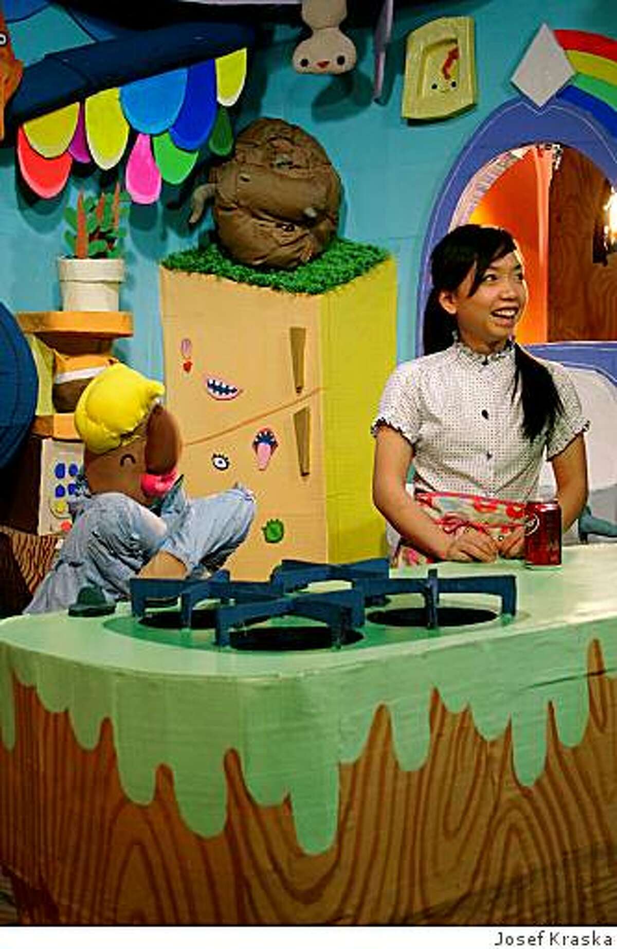 Candy-coated chaos / Fake cooking show with puppets in a surreal ...