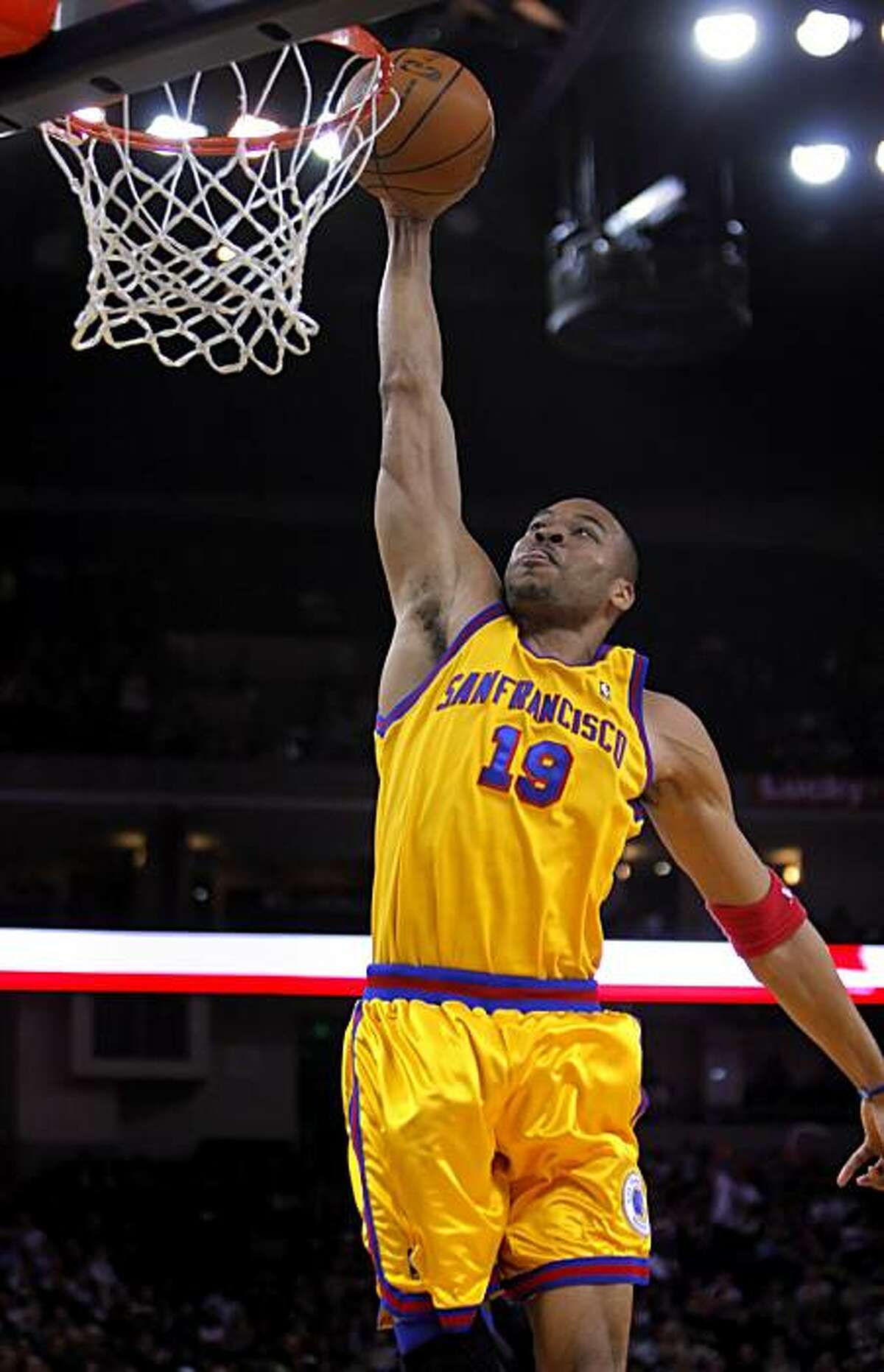 Warriors rally from 21 down to beat Hornets