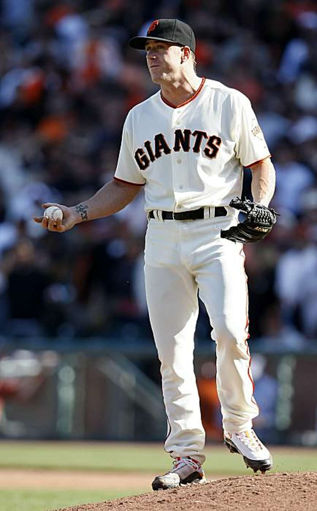 Undefeated Giants open at home with a bang