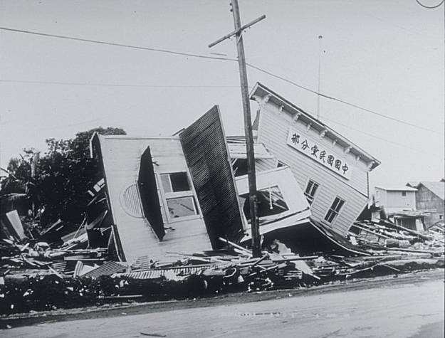 Hawaii's tsunamis: Scenes of destruction and how to survive