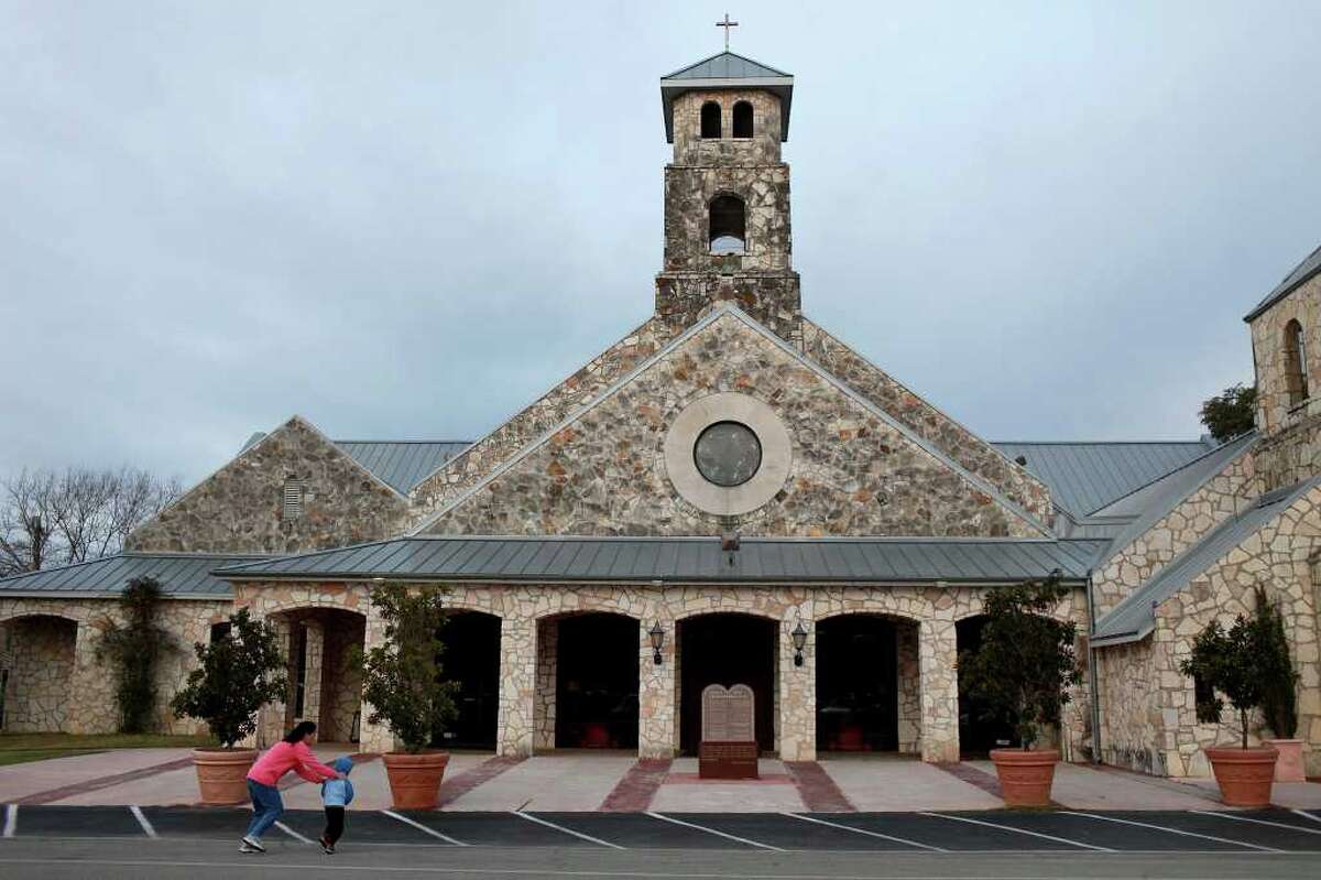 Helotes links with crime web