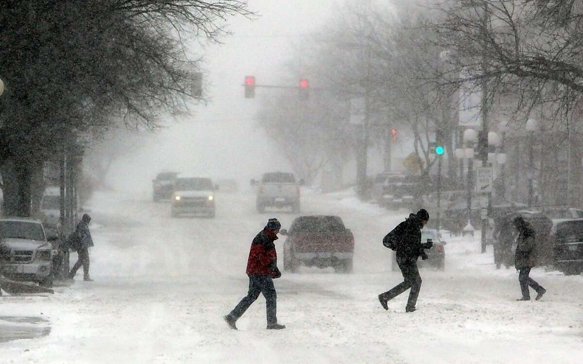 Snowstorm blankets dry Midwest