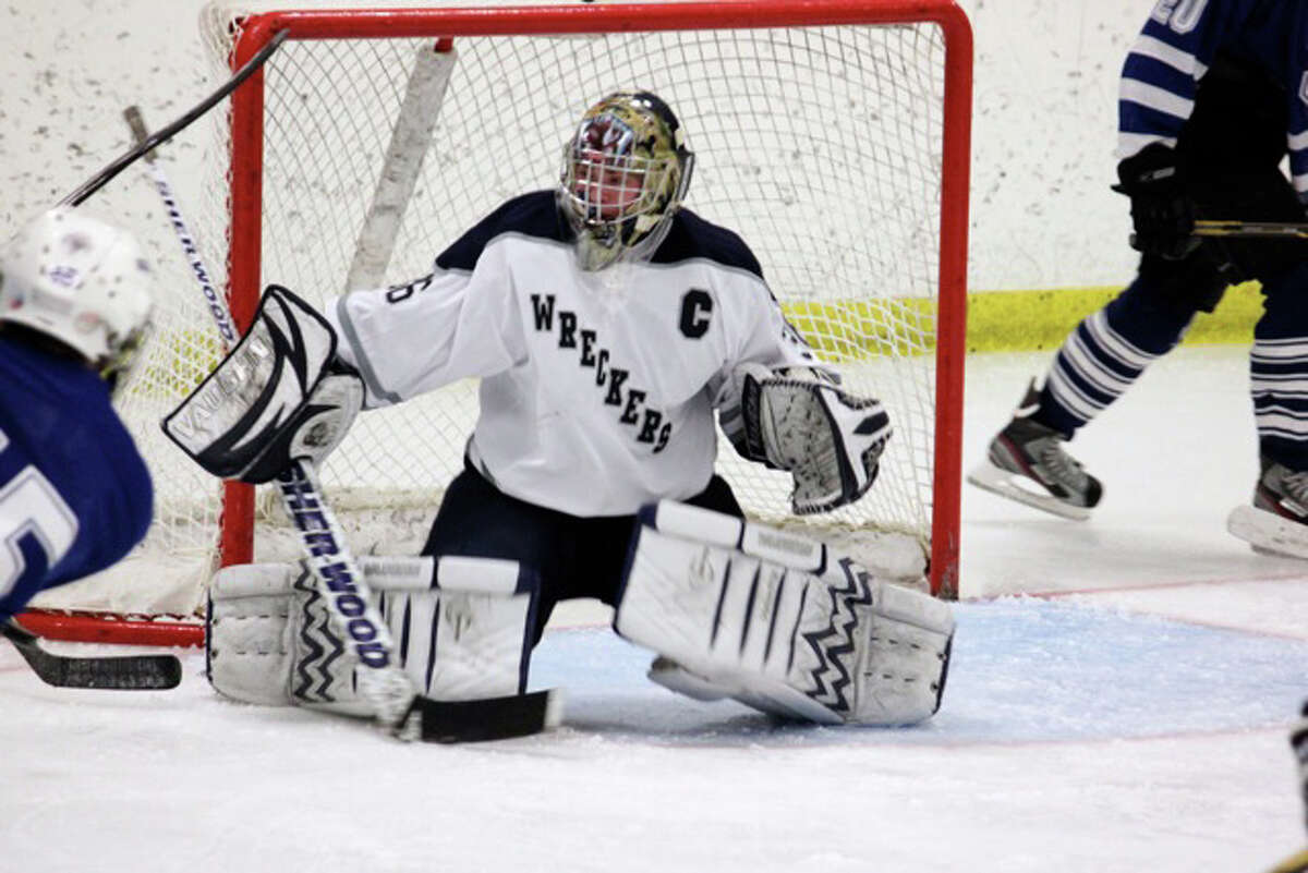 MacDonald's saves, Savage's goal, lift Staples icemen