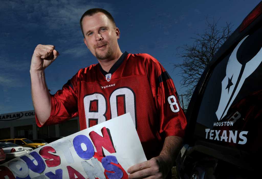 Texans winning over S.A. fans