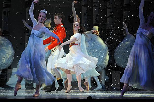 Oakland Ballet 'Nutcracker' review: beguiling mix
