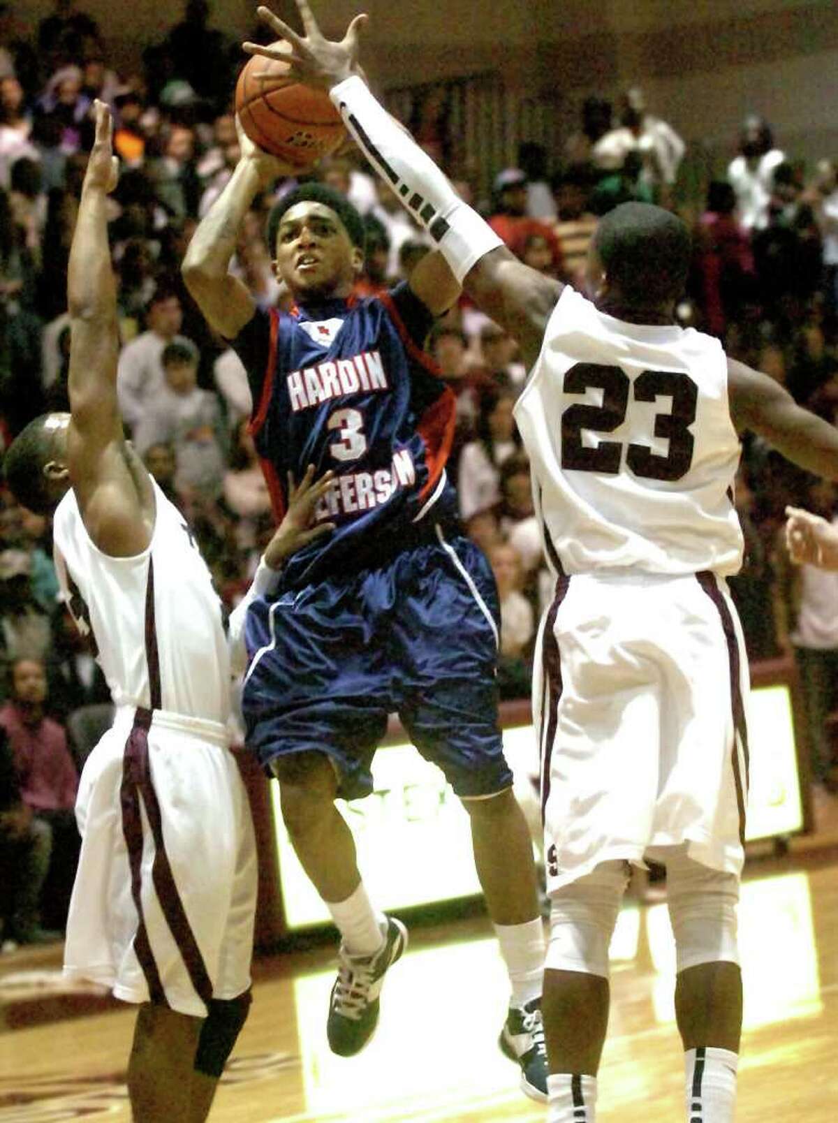 Long 3-pointer leads Silsbee to dramatic win over Hardin-Jefferson