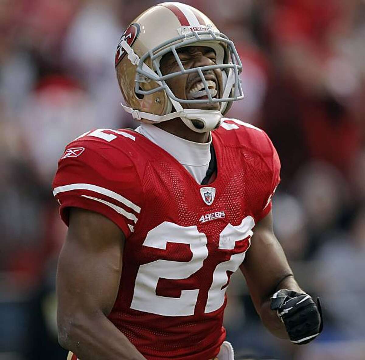 49ers rout Seahawks 40-21, stay alive in NFC West