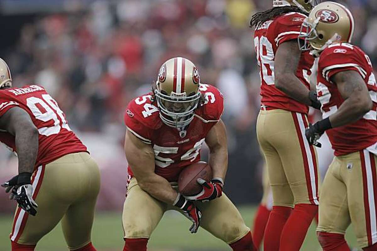 49ers rout Seahawks 40-21, stay alive in NFC West