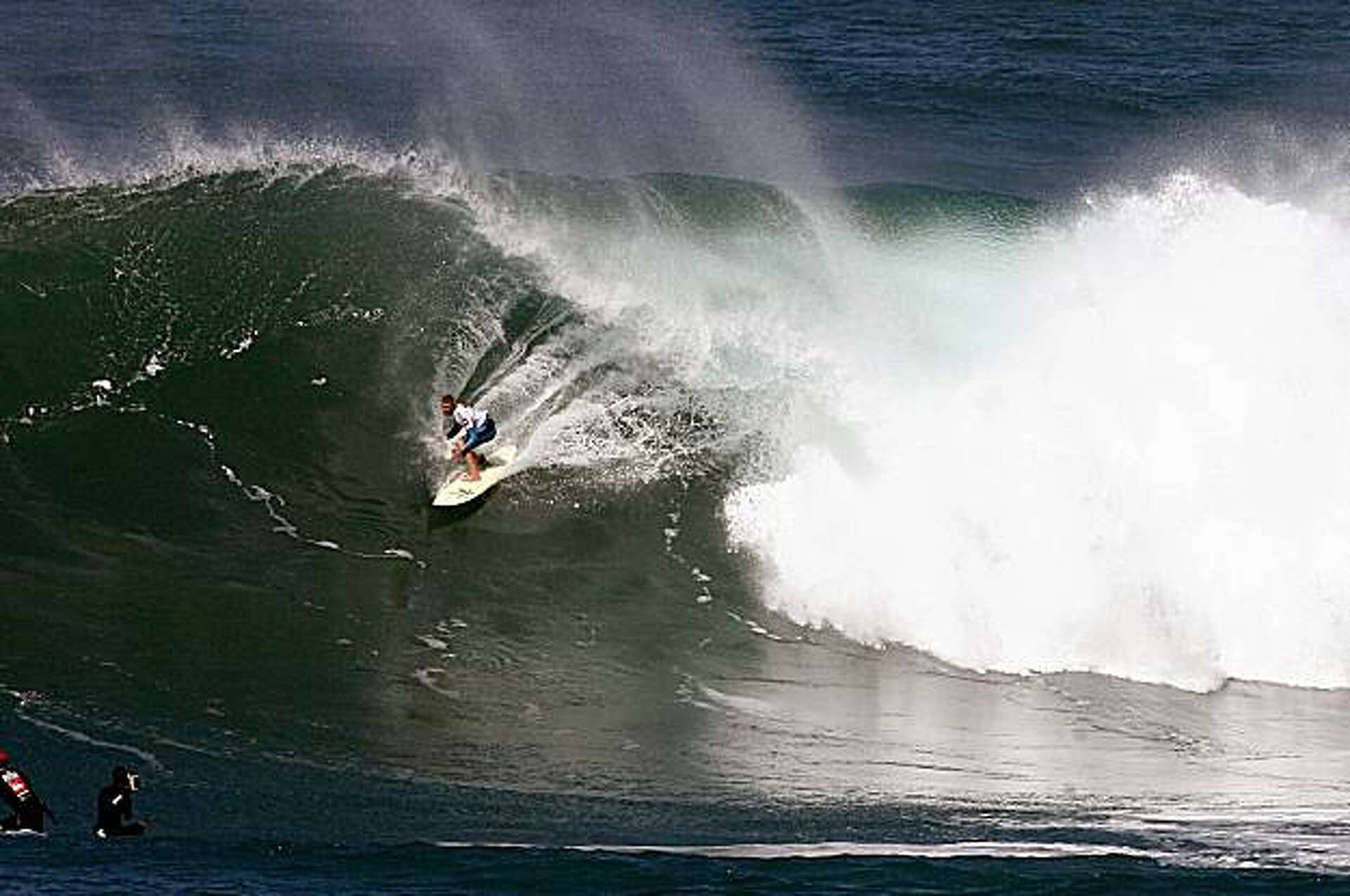 Man wins big-wave debate without machine