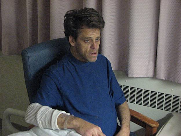 Larry Moore, shoe shine man, faces tough surgery