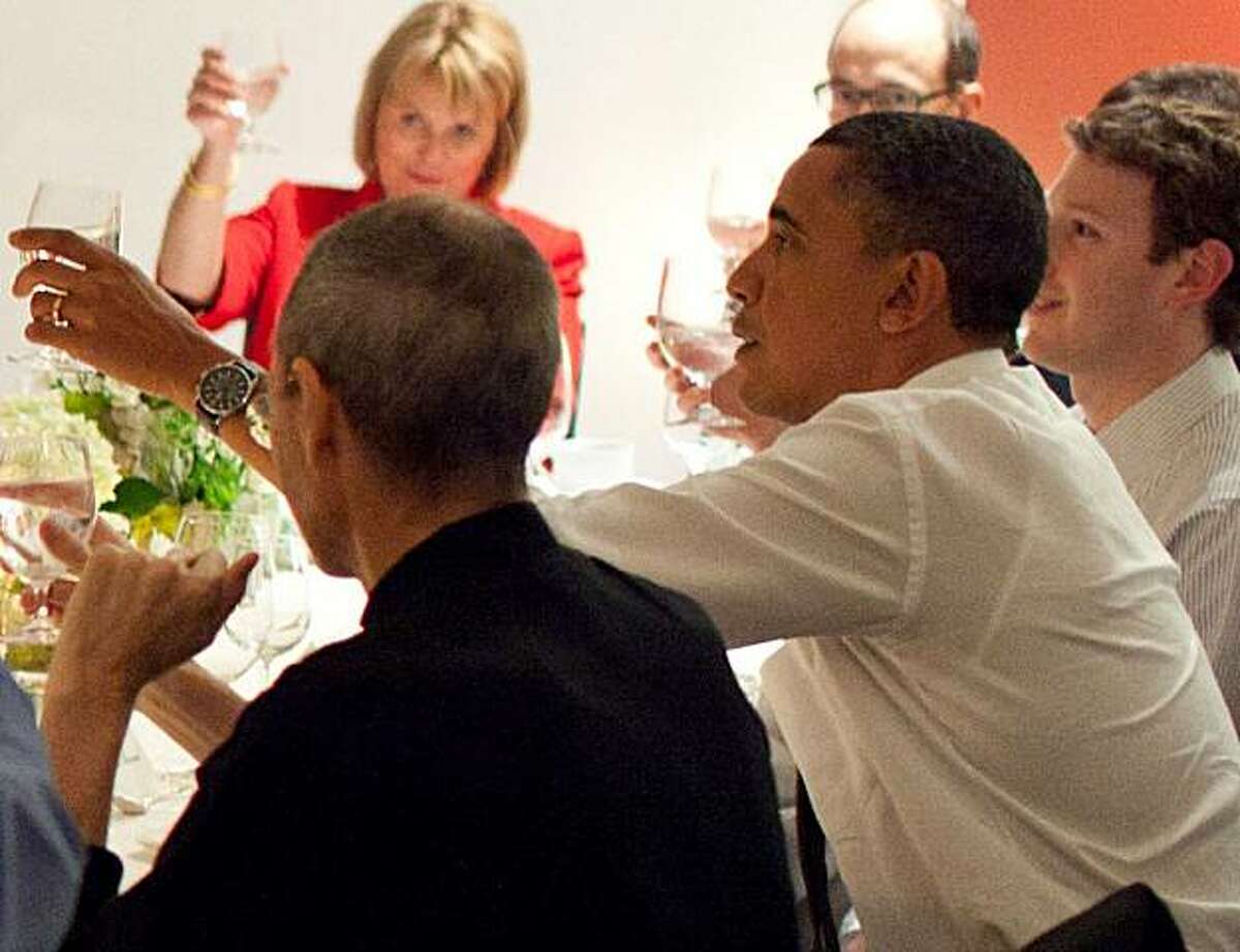 Obama dines with tech stars of Silicon Valley