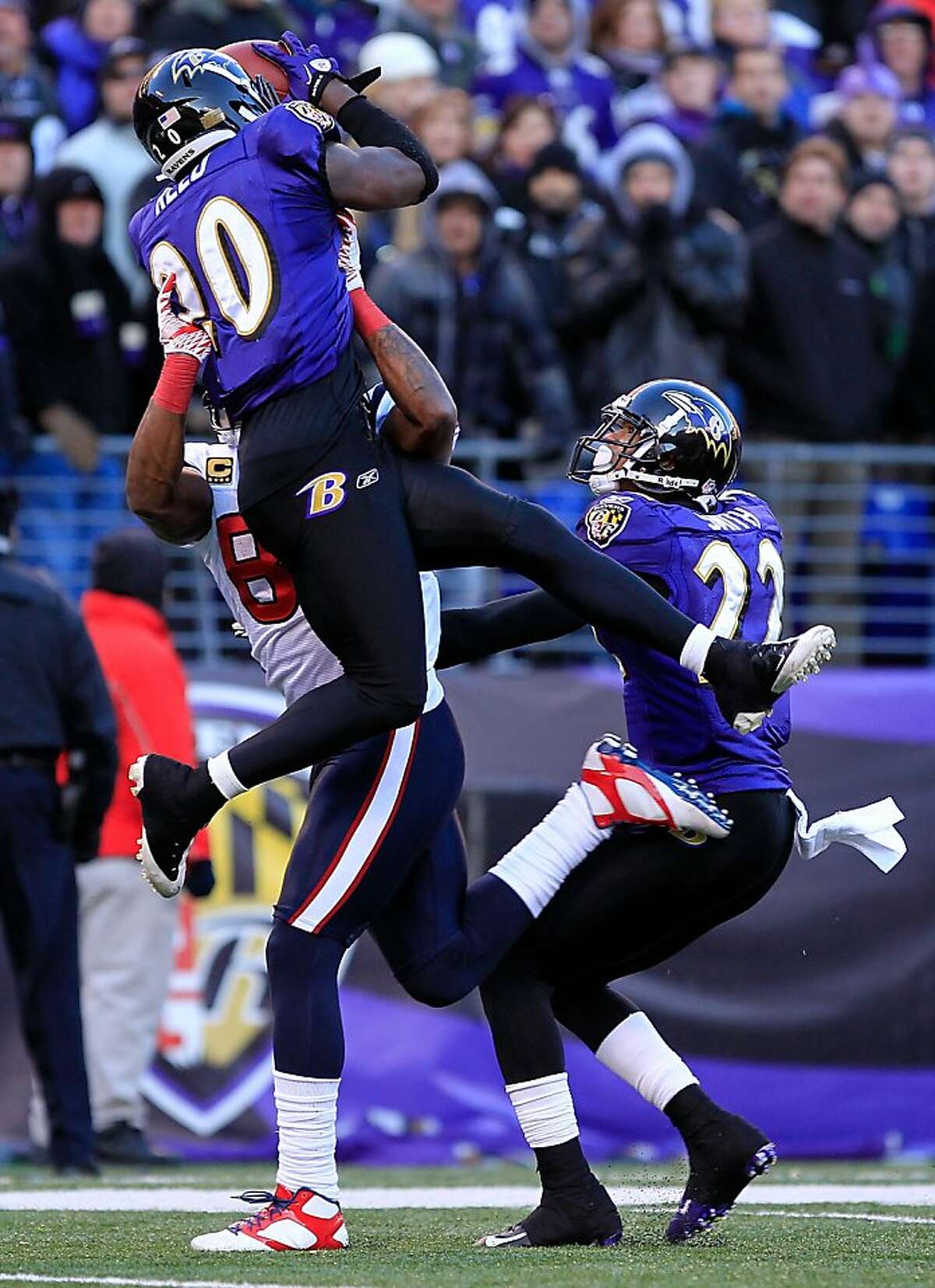 Patriots' Brady must deal with Ravens' Ed Reed