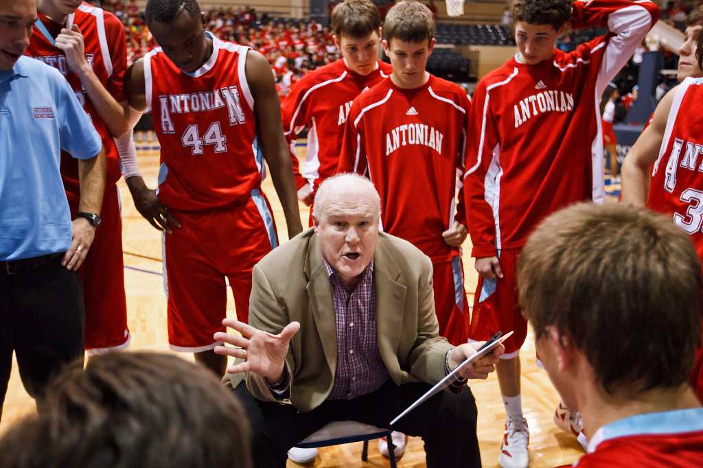 Sports: Ex-Mules' coach adapts fast at Antonian