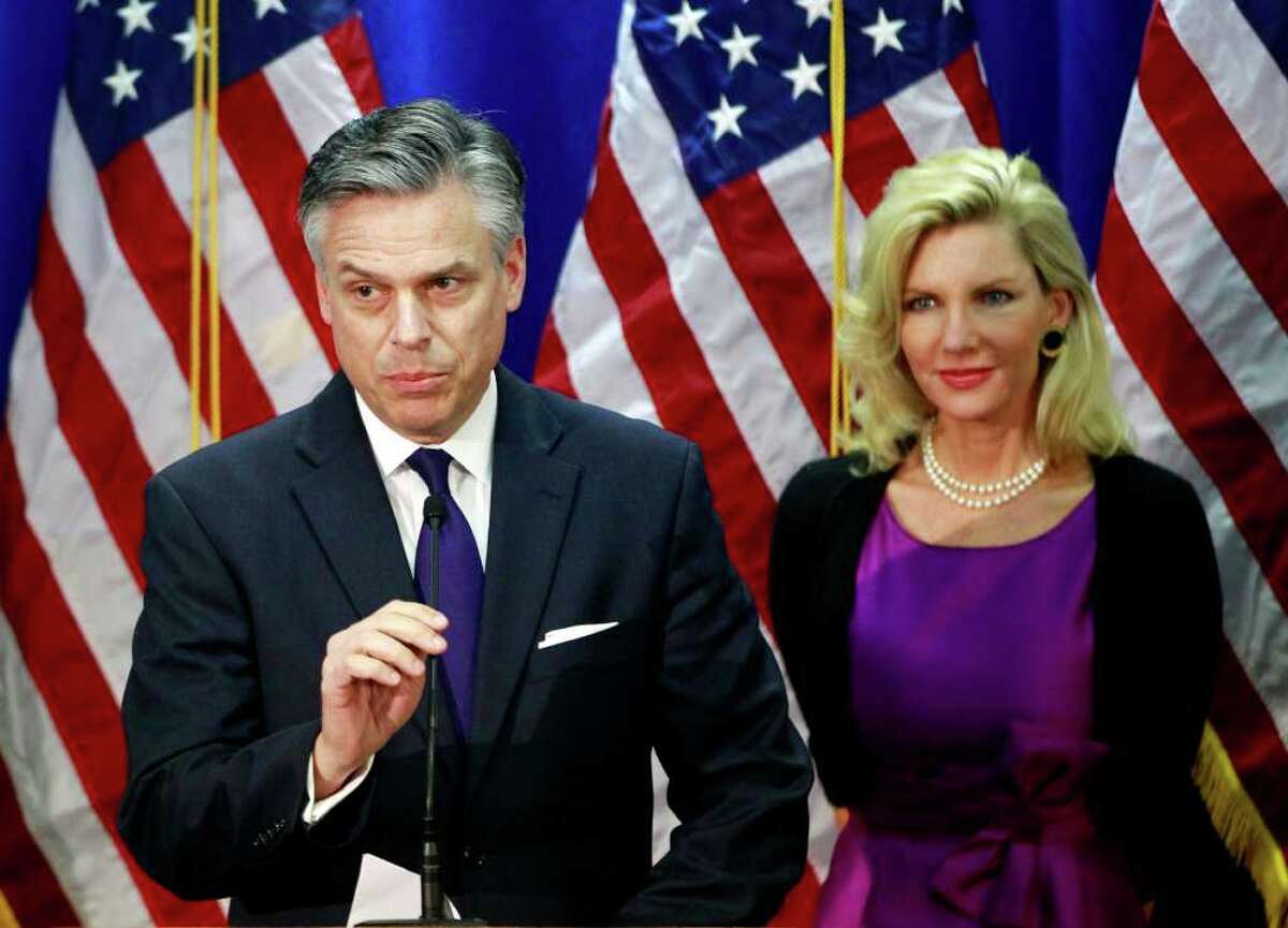 Huntsman departs race, backs Romney