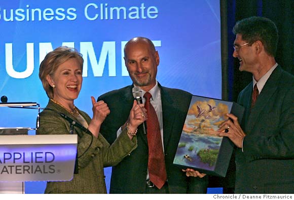Clinton pushes innovation to Silicon Valley leadership