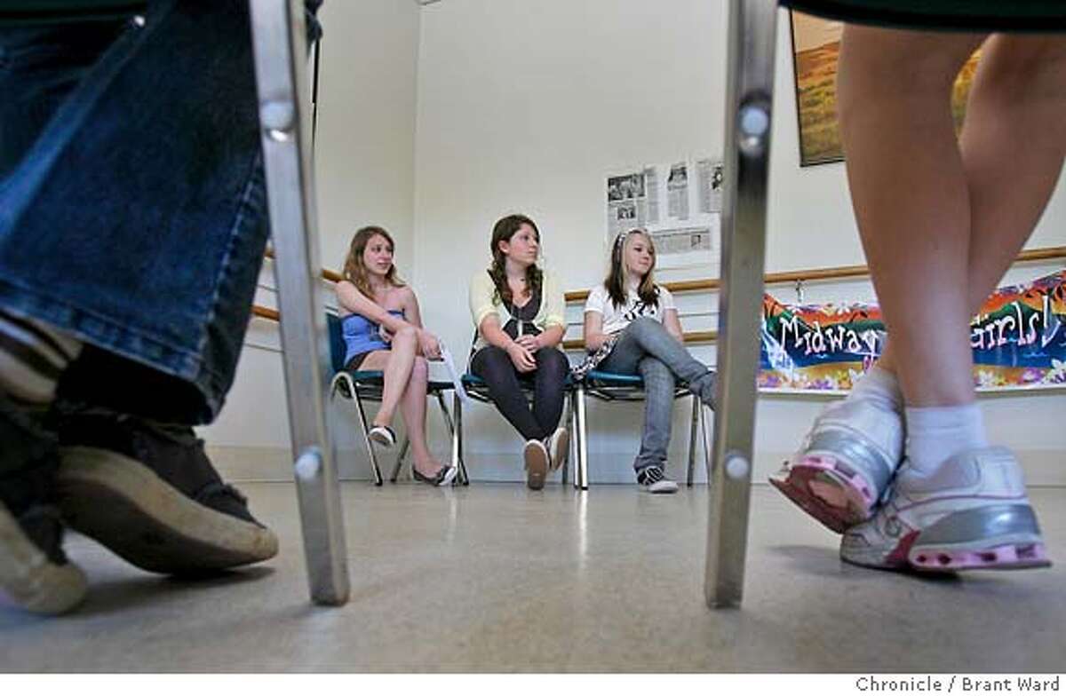 Bullied girl alone no more / She finds comfort in letters from hundreds ...