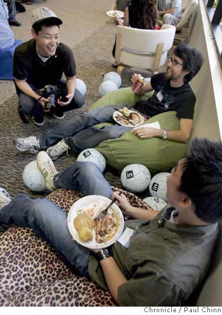 Lunch 2.0: free food, a side of tech talk Cafeteria crashers now ...