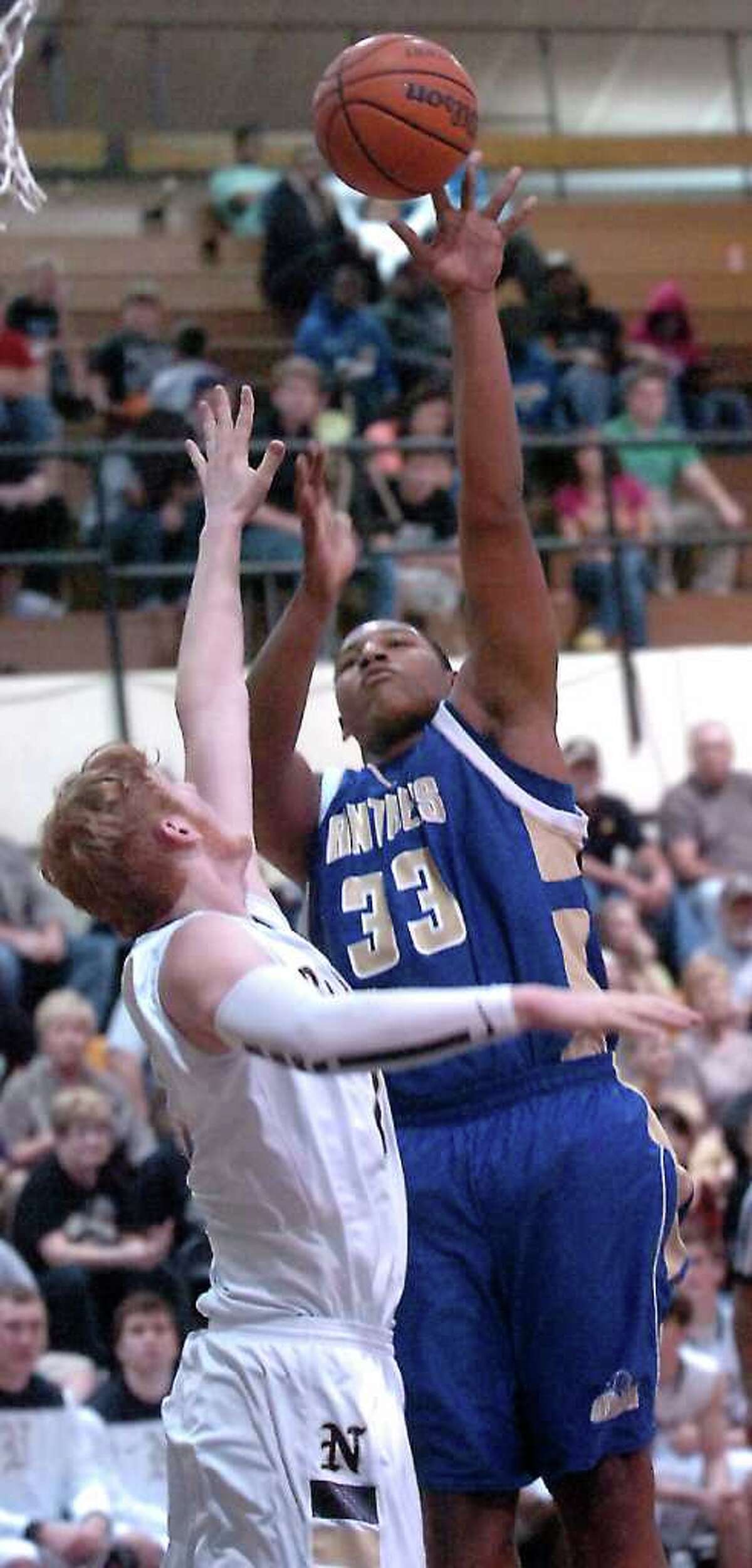 Nederland boys hold off Ozen