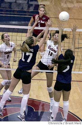 NORCAL VOLLEYBALL / Crystal Springs Uplands digs deep for victory
