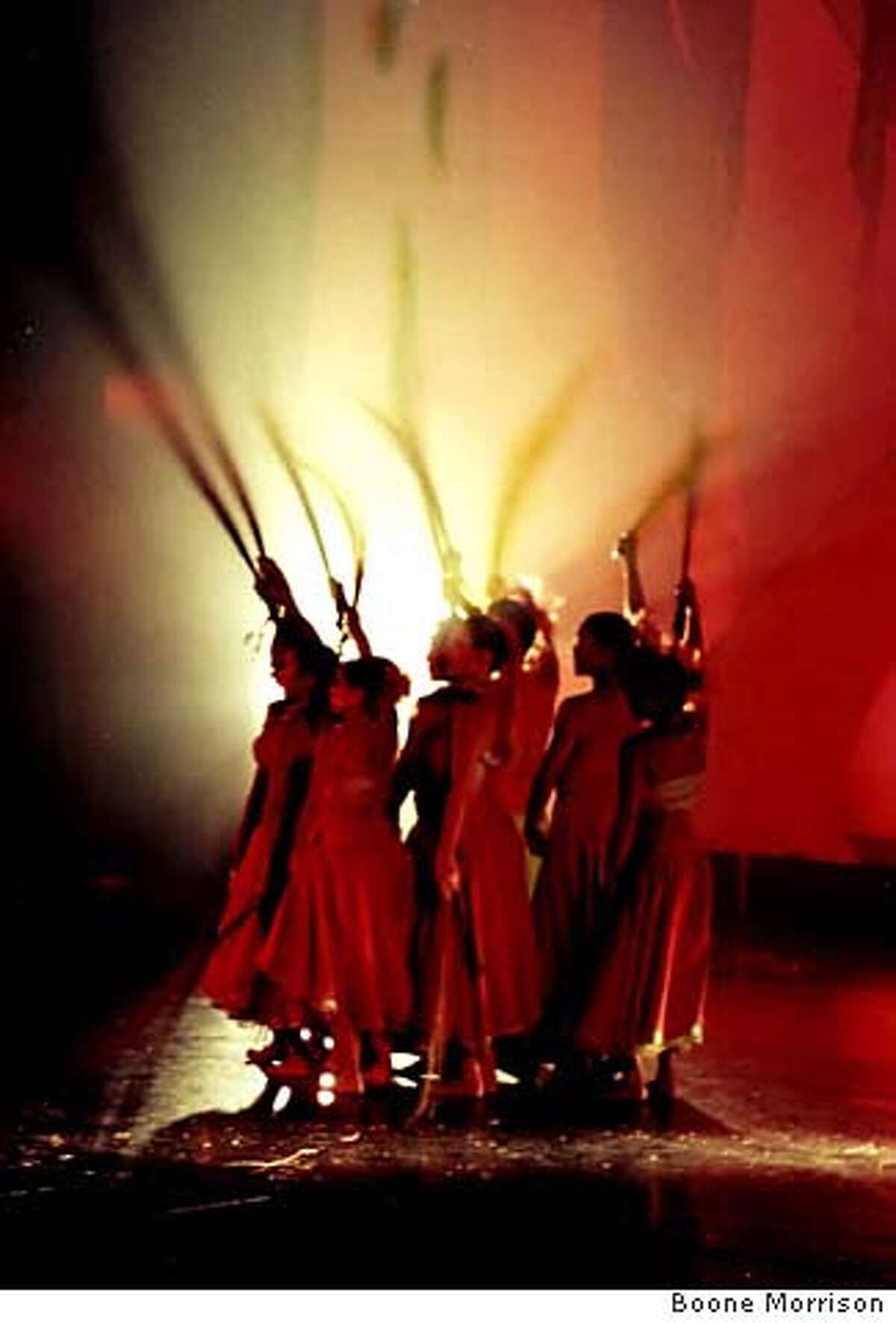 DESTINATION HAWAII / Steps in time / Authentic hula provides glimpse ...