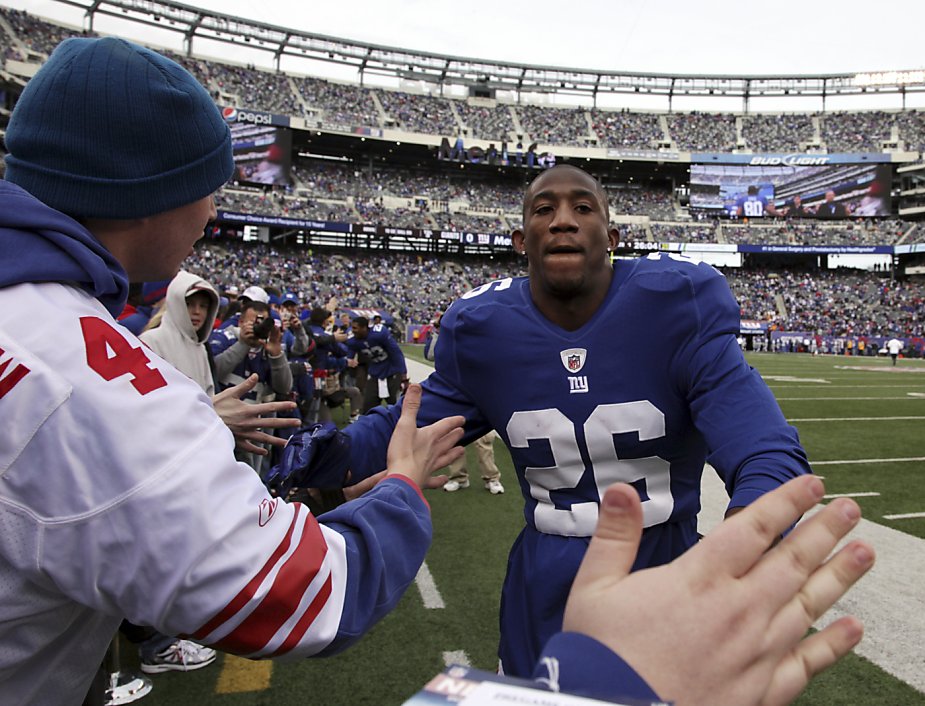 Confident Giant Antrel Rolle keeps on talking