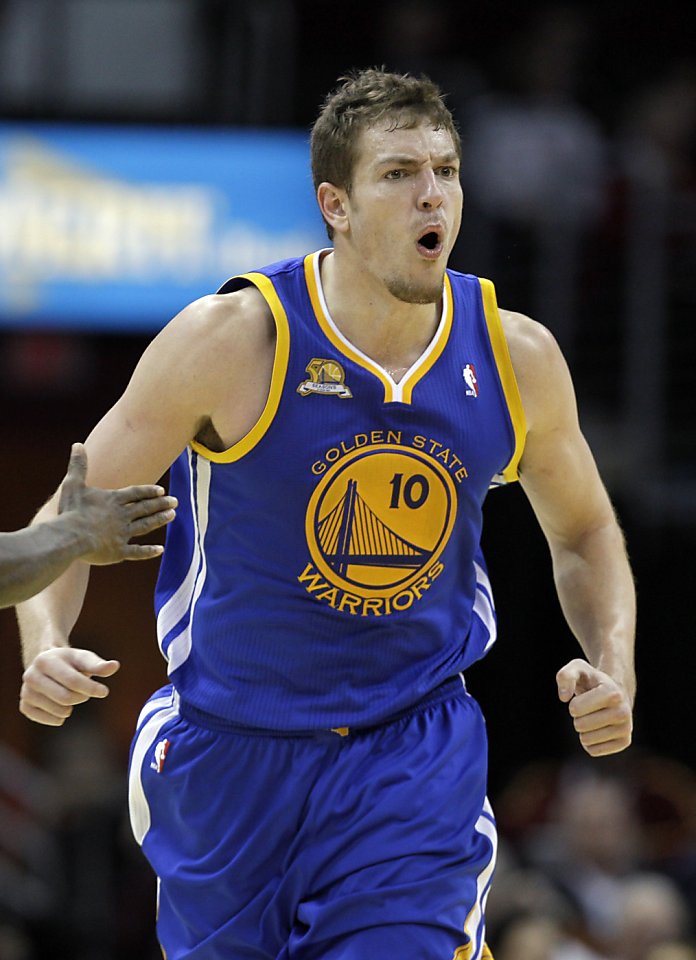 Bench sparks Warriors to 105-95 win over Cavs