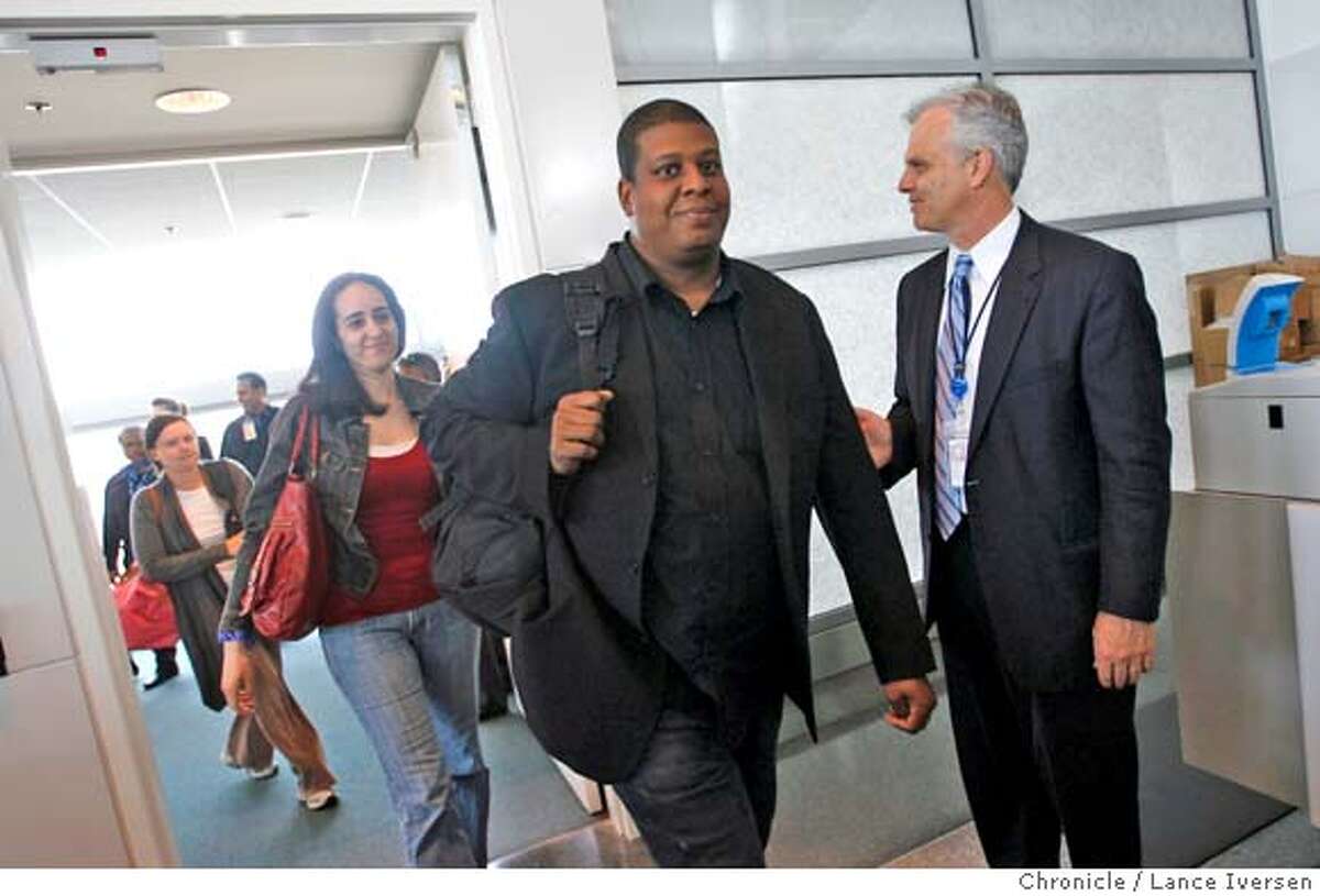 Gala welcome for JetBlue / CEO looks to SFO service to help pull low ...