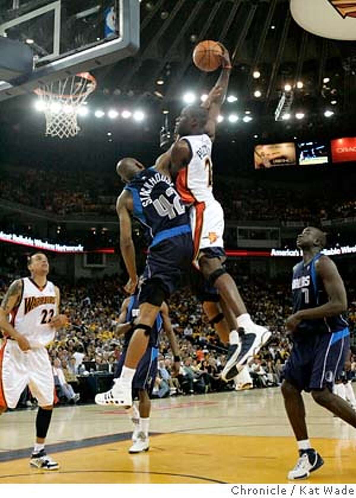 THAT'S THREE!!! / Warriors put Mavs on ropes