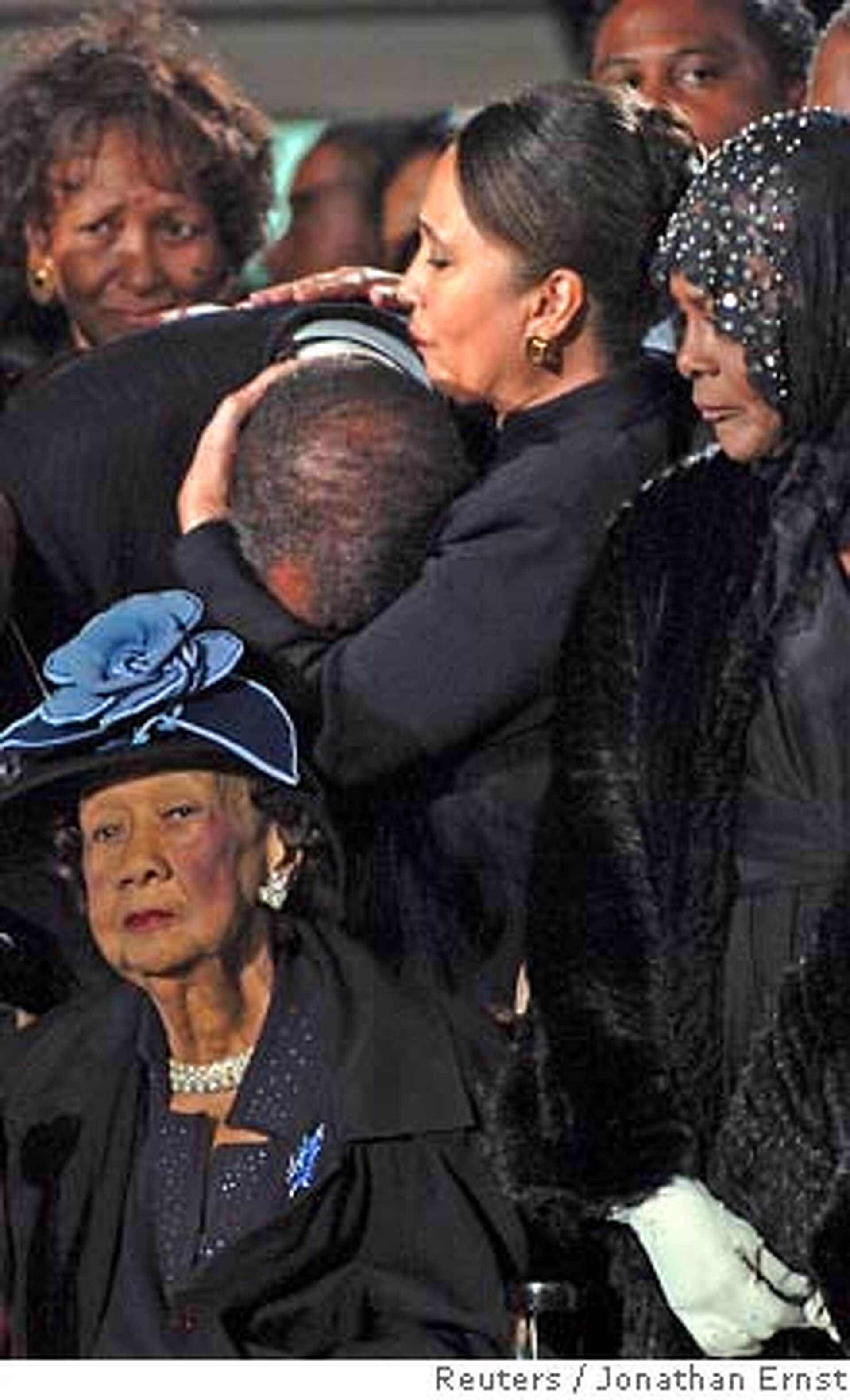 Thousands pay respects / Rosa Parks, symbol of the civil rights ...