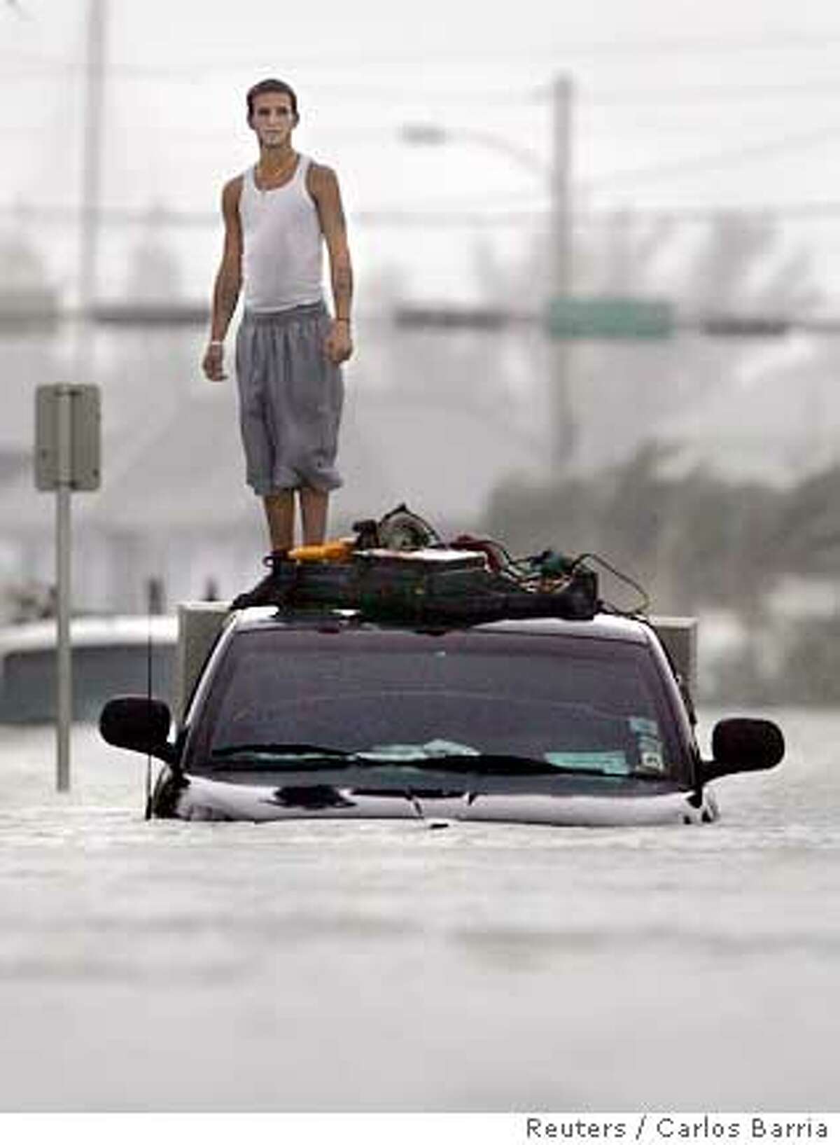 Category 3 Wilma slams into Florida's Gulf Coast / Storm rampages ...