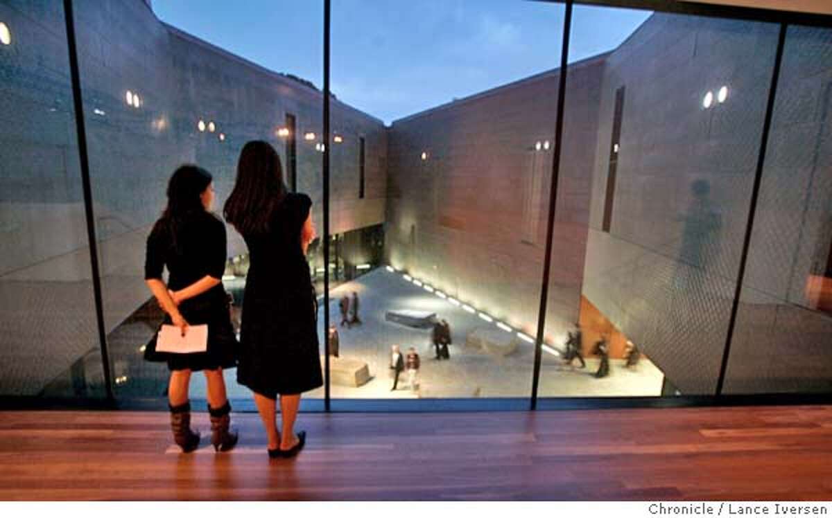 De Young's rebirth / It had to overcome design challenges, lawsuits and ...