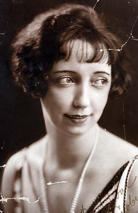 Bold, eccentric and gutsy -- and that's just the wallpaper / Book ...