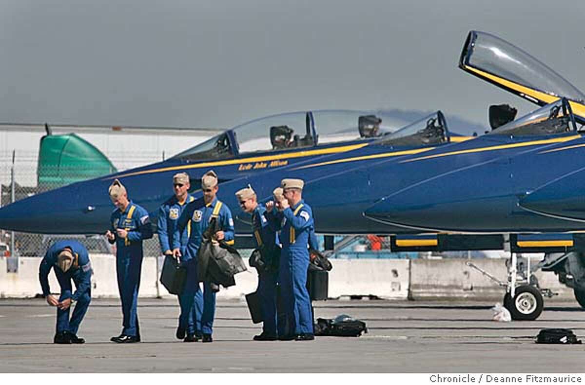 SAN FRANCISCO / Navy's Blue Angels roar back over bay to thrill ...