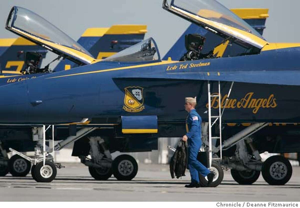 SAN FRANCISCO / Navy's Blue Angels roar back over bay to thrill ...