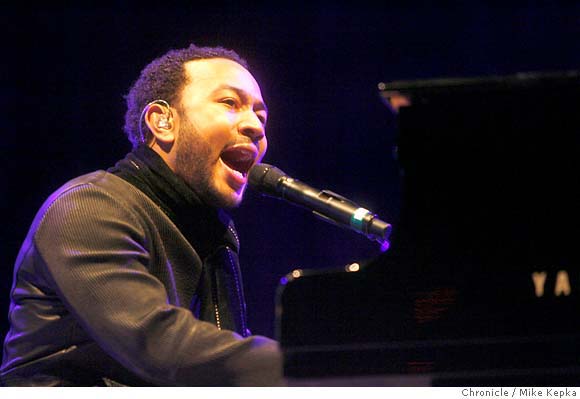 REVIEW / Legend, Rae set standard for new soul singers