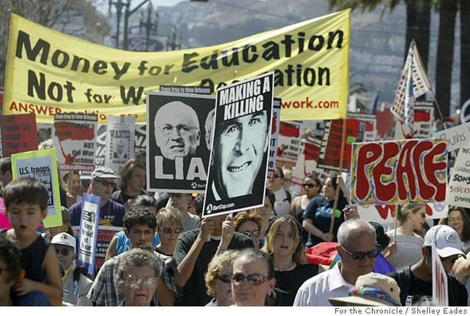 Thousands protest the Iraq war / SF also crowded with Loveparade ...