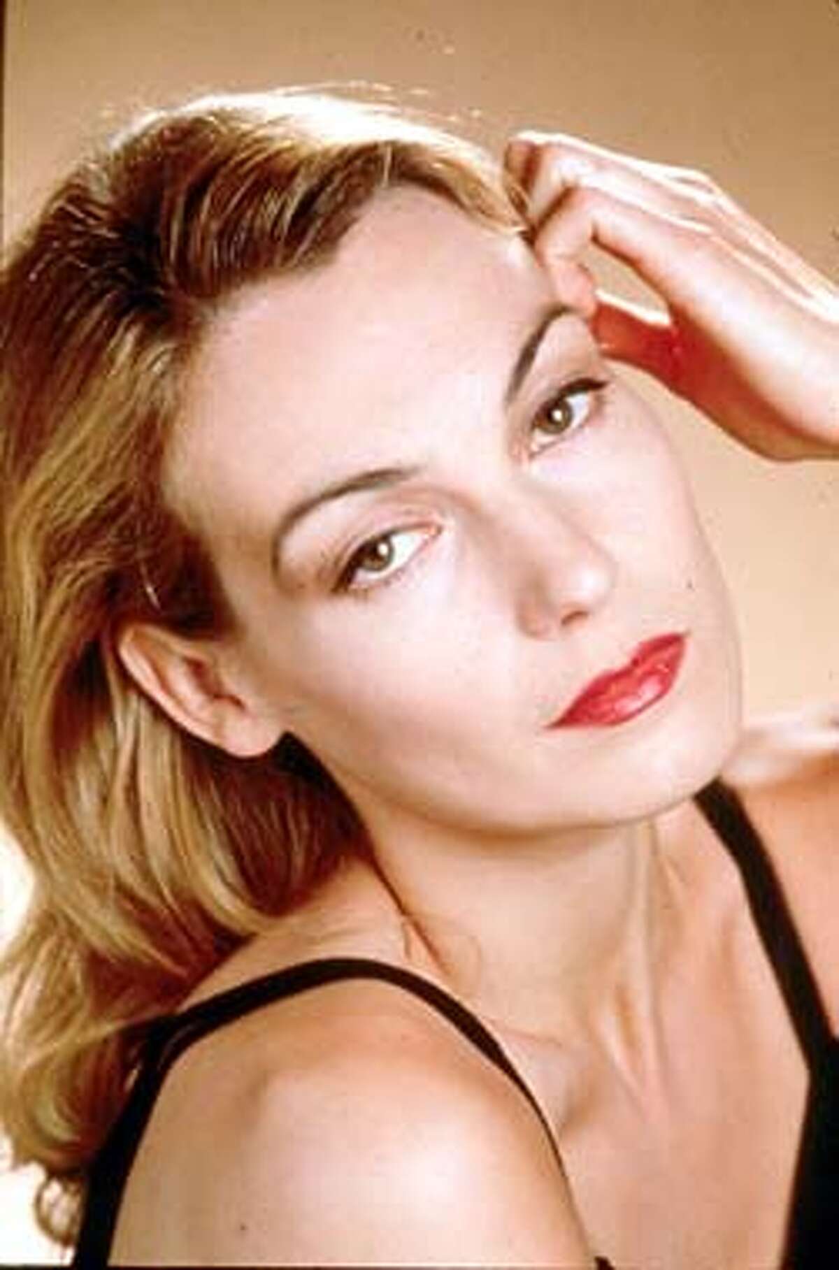 Ute Lemper slathers on the cabaret seduction / German singer tears into ...