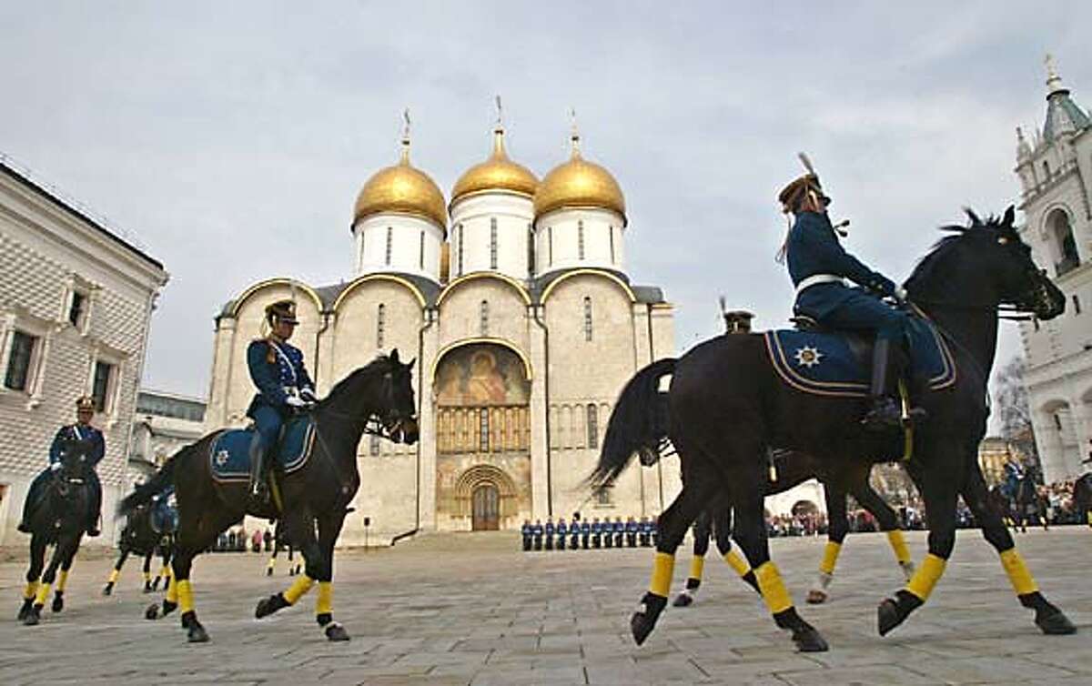 Moscow goes upscale / Lenin fading in increasingly Western city