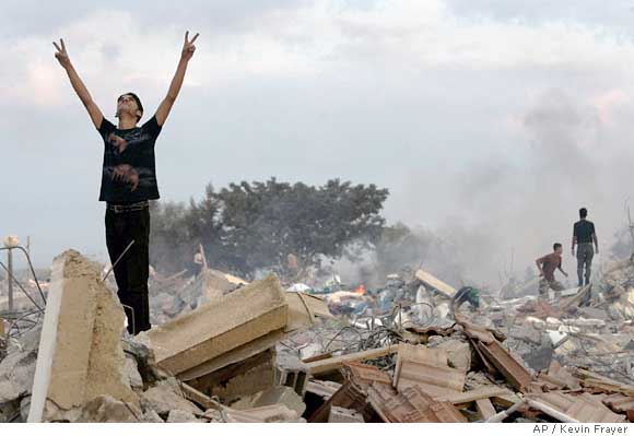 Palestinians sense victory among ruins / Armed celebrants cheer last ...