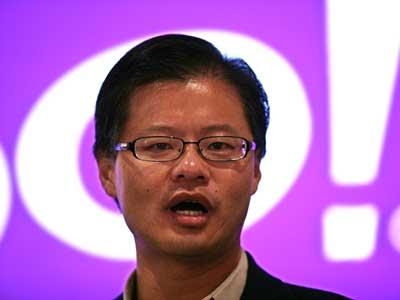 Jerry Yang cuts ties with Yahoo