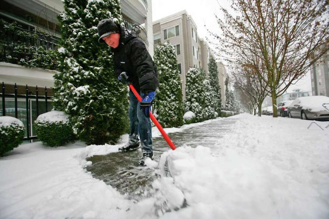 Major snowstorm arrives in Seattle