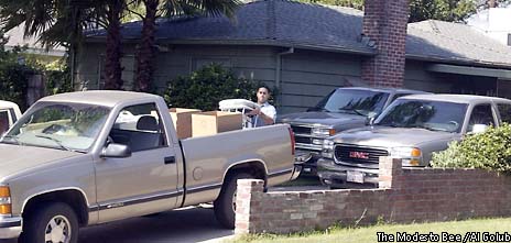 Family breaks in at Laci's house / Husband's attorney had barred her mom